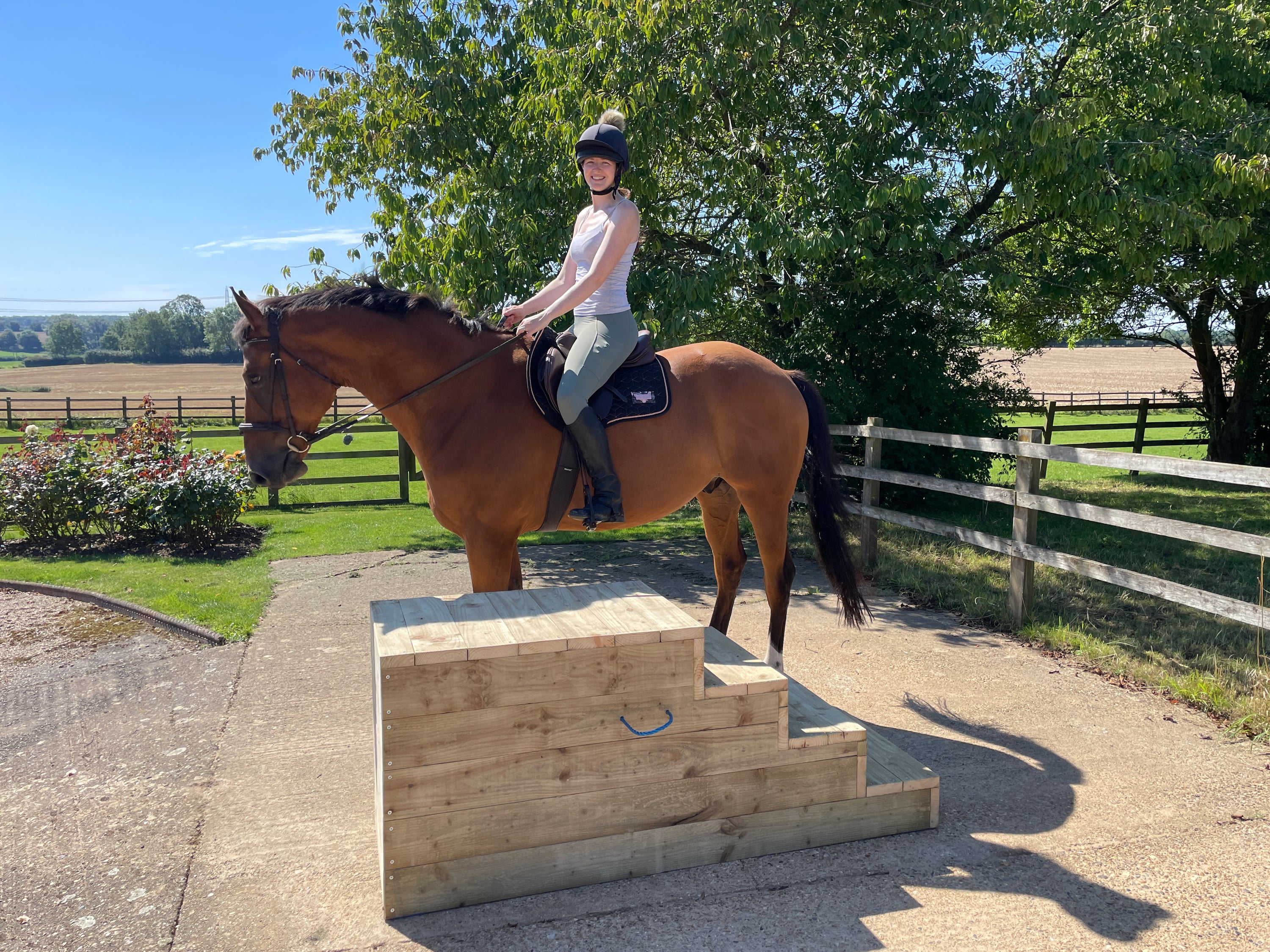 Mounting Block – Equine Splendour