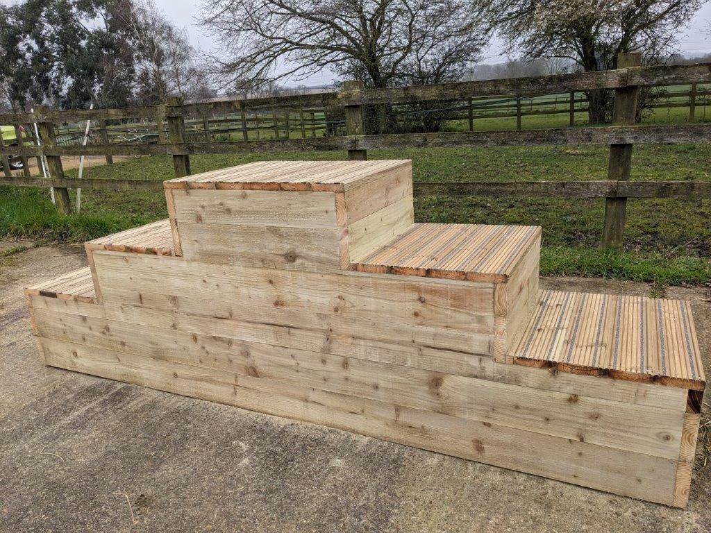 Mounting Block – Equine Splendour