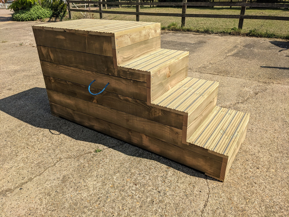 Mounting Block – Equine Splendour